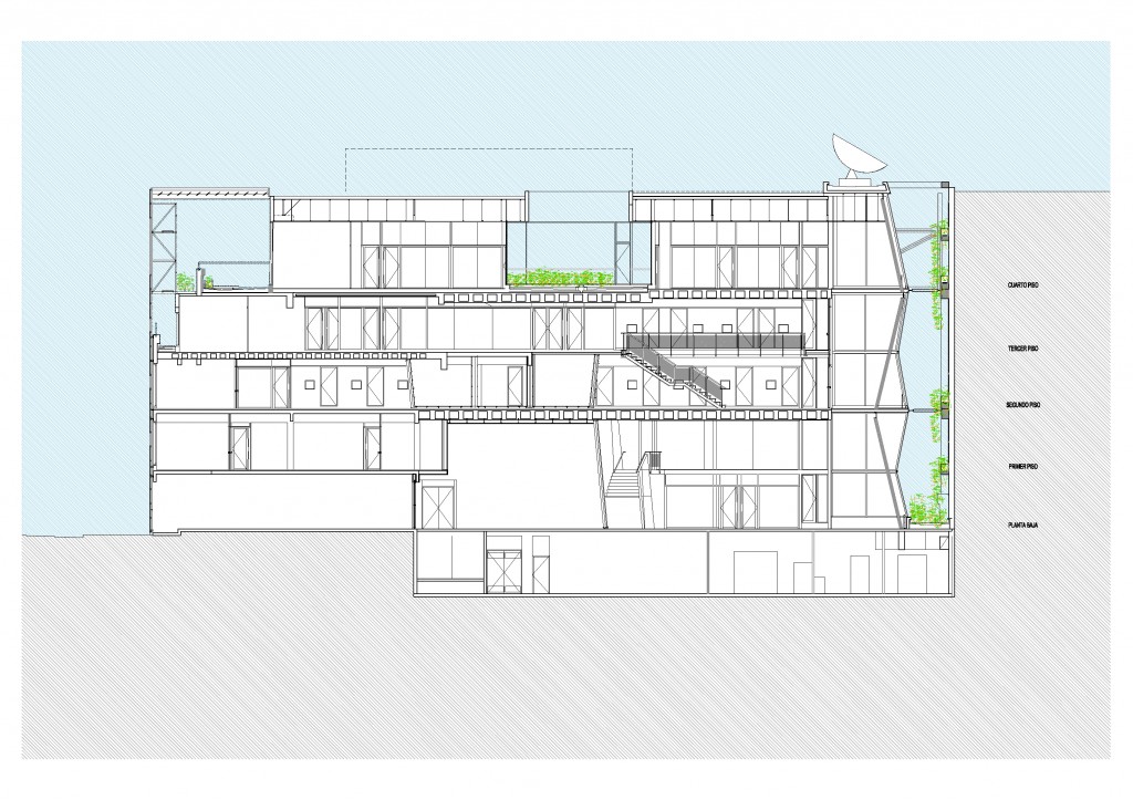 Oficinas FOX - Alberto Varas & Asociados / Corte Longitudinal - arquiTOUR